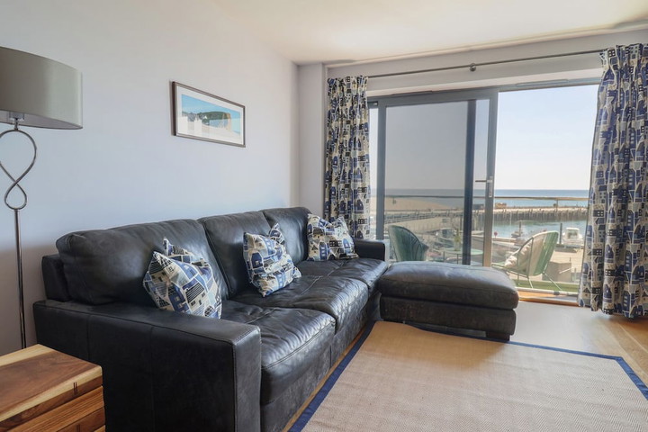 36 Quay West Apartments, Pet Friendly In West Bay - Bridport