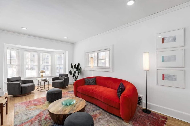 Sleeps 14! 10 Mins To Downtown + Driveway Parking - Detroit, MI