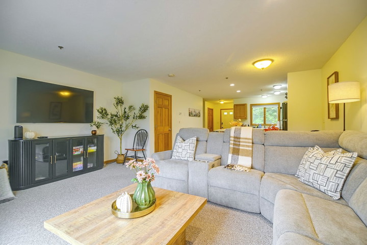 Mountain-view Cedar Creek Condo W/ Trail Access - Conway, NH