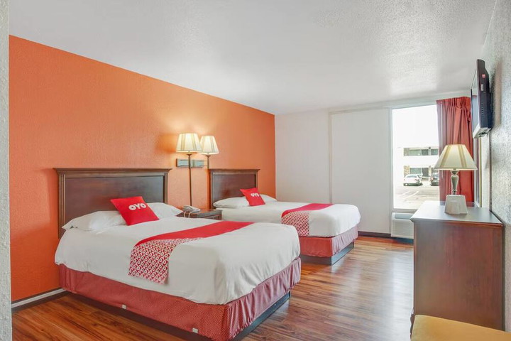 3 Budget-friendly Muskegon Rooms  Close To Beaches And Parks - Muskegon, MI