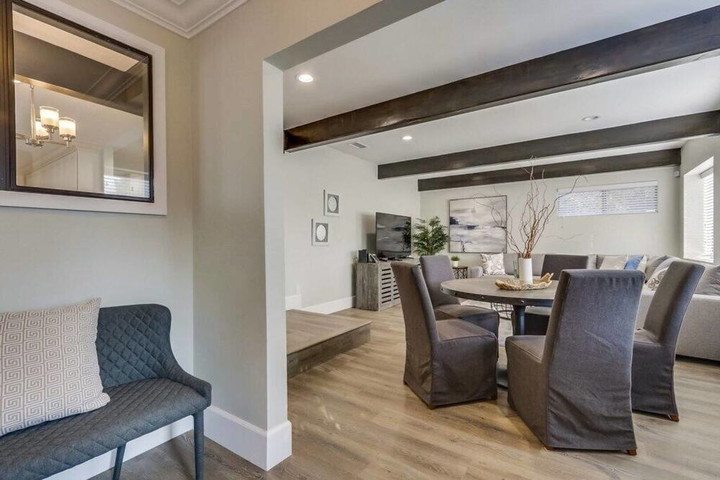 Spacious Home: Perfect 4 Families, Garage Parking - Anaheim, CA