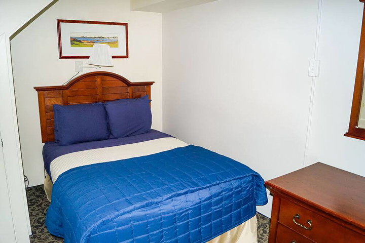 2br Condo W/ Bay Views & Fireplace - Rhode Island