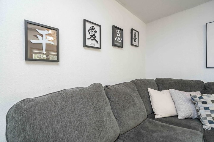 Grand Palace Cottage Escape - Sioux Falls, SD