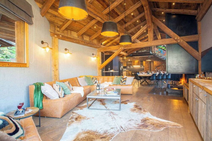 More Mountain - Chalet Beau Is A Large Designer Chalet In The Heart Of Morzine. Large Rooftop Terrace With Outdoor Jacuzzi. Only 5 Minutes From The Ski Lifts. - Les Gets