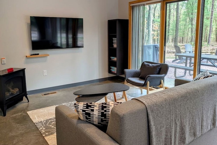 Bobcat Cabin @ Orange Tractor Retreat: A Modern Cabin On 40 Wooded Acres - Wisconsin Dells, WI