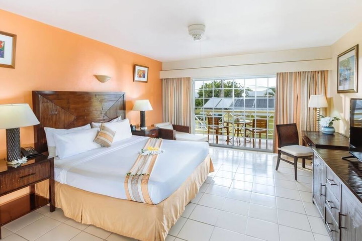 Indulge In Home Like Comfort! Close To Pigeon Island Mountain, Pool, Kitchen - Saint Lucia