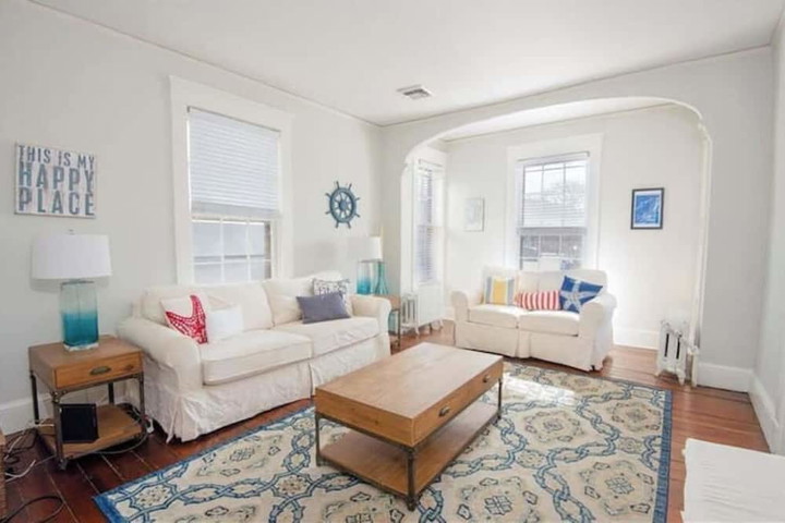 Downtown Historic Home - Free Parking & Backyard! - Newport, RI
