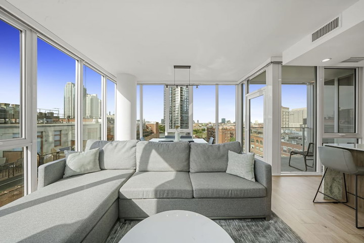 Level River North | Deluxe Two-bedroom Suite, Where Everyone Gets Their Space - Chicago Union Station