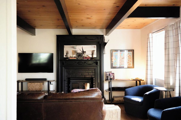 Wilder Scott  Cozy Curated Mountain Cabin  New Hot Tub  Fireplace  Sleeps 10 - Arnold, CA