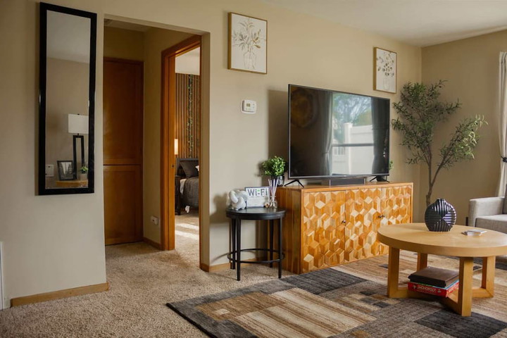 Cozy 2-bedroom House - Minneapolis, MN