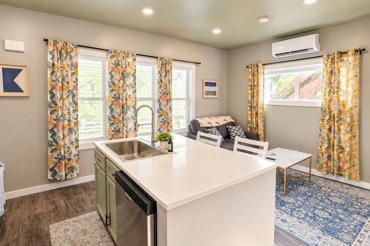 Freshly Renovated 1br  Prime Location Near Midtown/unmc - Omaha, NE