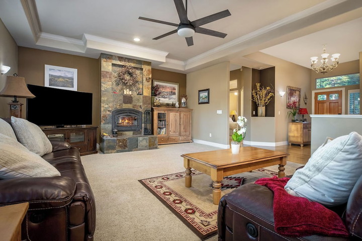 Cozy Sierra Foothills Home With 3b/2baths With Outdoor Deck Dinning And Fire Pit - Grass Valley, CA