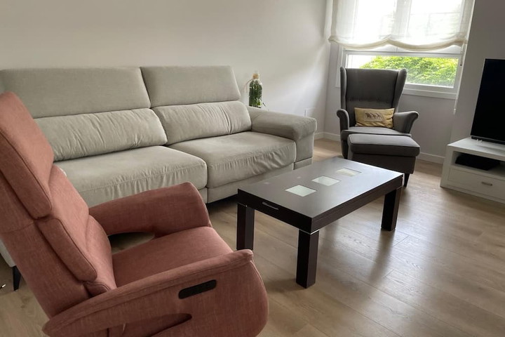 3-bedroom Apartment With A 100-meter Patio Featuring A Barbecue And An Outdoor Pool - Burgos