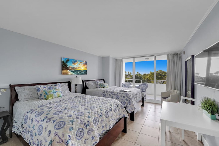 New Listing -Cozy Suite Room W/blacony City-view At Ocean Manor Resort - Coral Springs