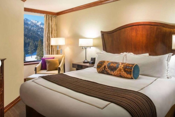Everline Resort & Spa Fireplace Suite Valley View - Olympic Valley, CA