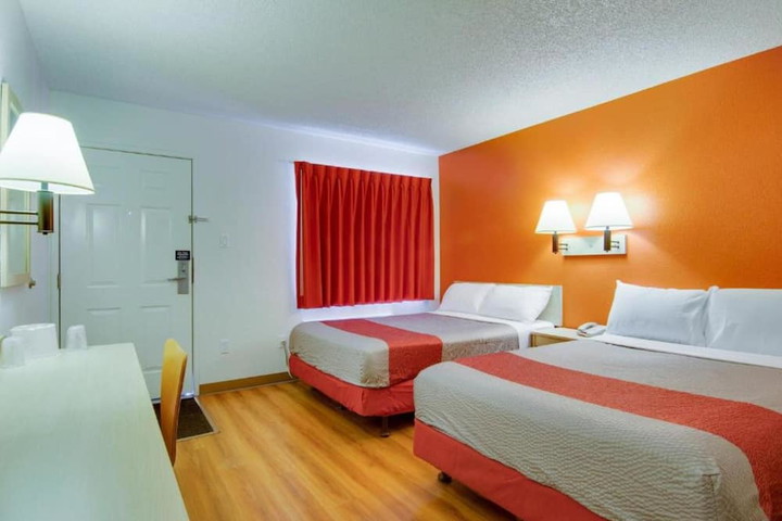 2 Full Beds | Micfridge - Tacoma, WA