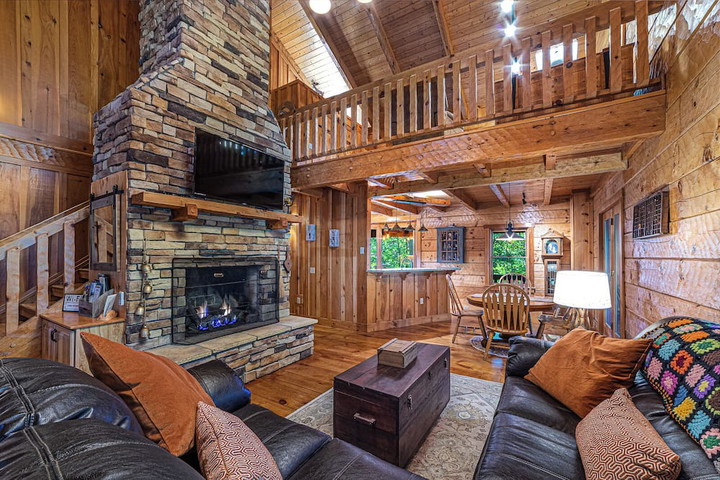 Luxury Cabin In The Woods, 2 Bedrooms Plus Loft - Lexington, VA