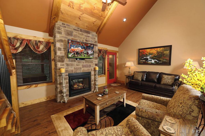 Misty Mountainsideromantic 2-suite Modern Chalet With Hot Tub And Pool Table - Gatlinburg, TN