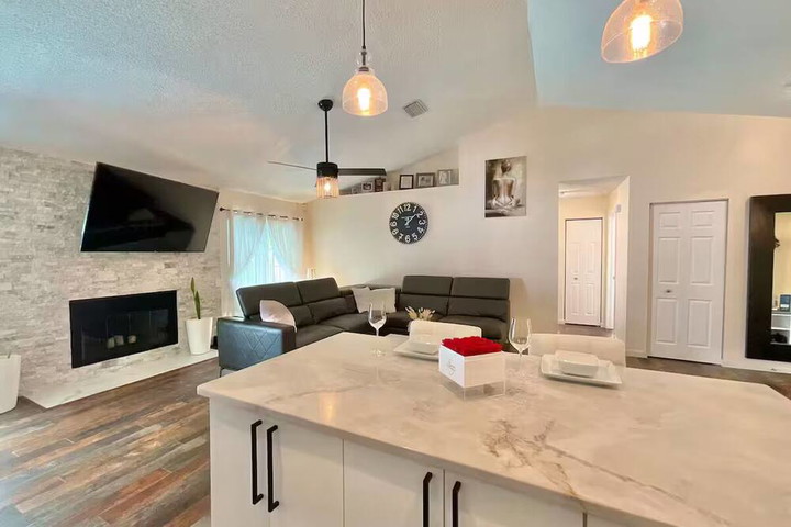 The Tarpon Sunset Retreat - Tarpon Springs, FL