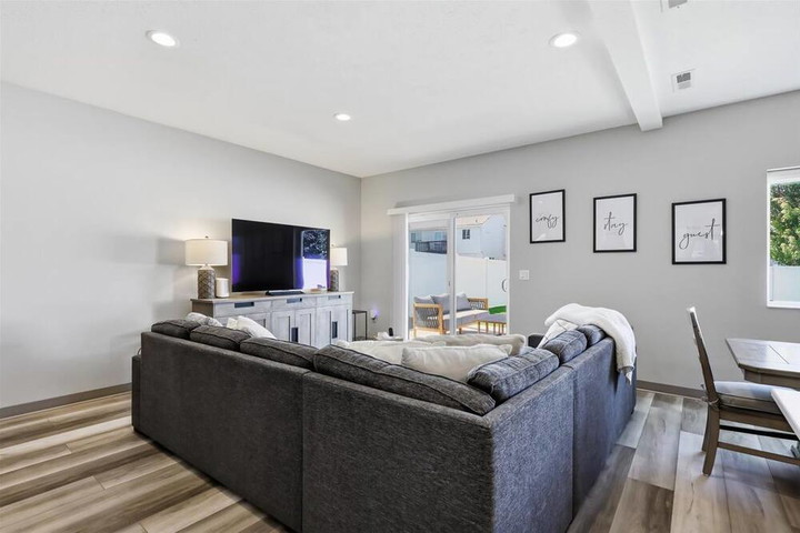 Modern Spokane Valley Retreat Spacious Stylish Great For Families & Groups - Spokane Valley, WA