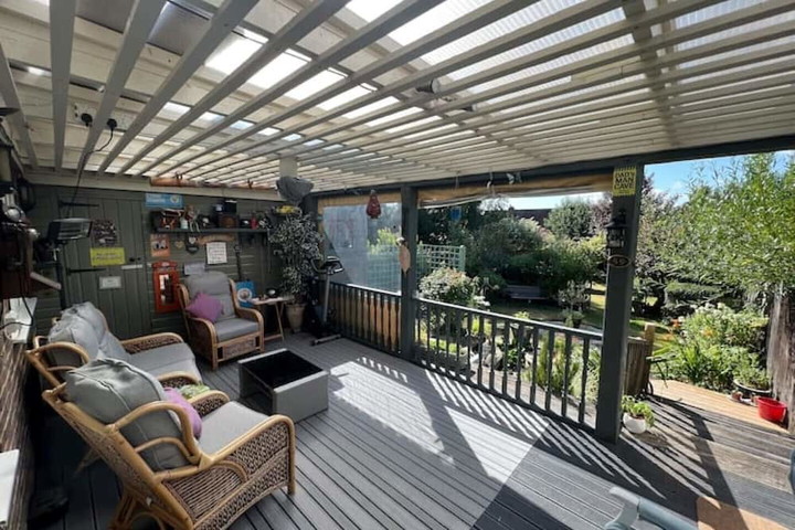 Beautiful Spacious 2 Bedroom Townhouse - Petersfield
