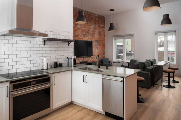 The Beamsville Loft  Wine, Charm & History - Beamsville