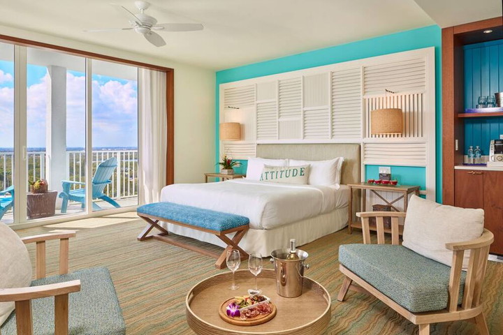 Elegantly Appointed Oceanview Room For A Luxurious Stay With Outdoor Pool - Dania Beach, FL