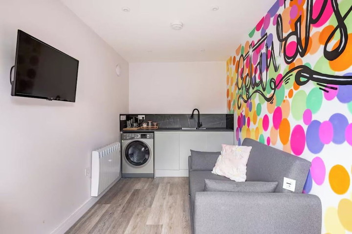 House Sleeps 8 With Hot Tub And Parking - Colchester