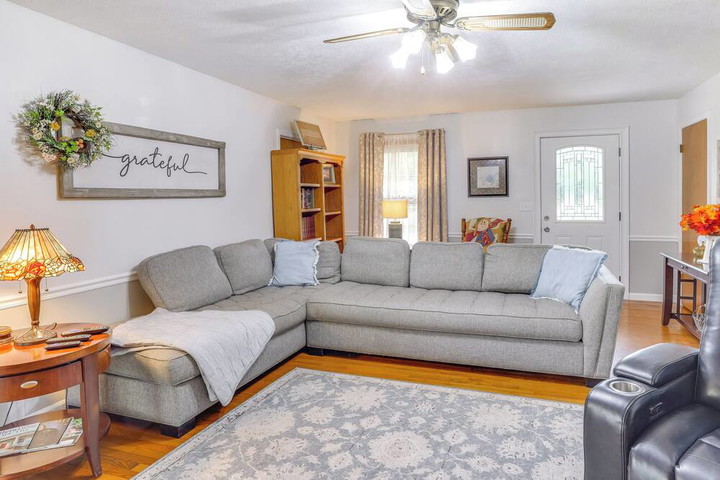 Large Yard & Basketball Hoop: Murfreesboro Home! - Smyrna, TN