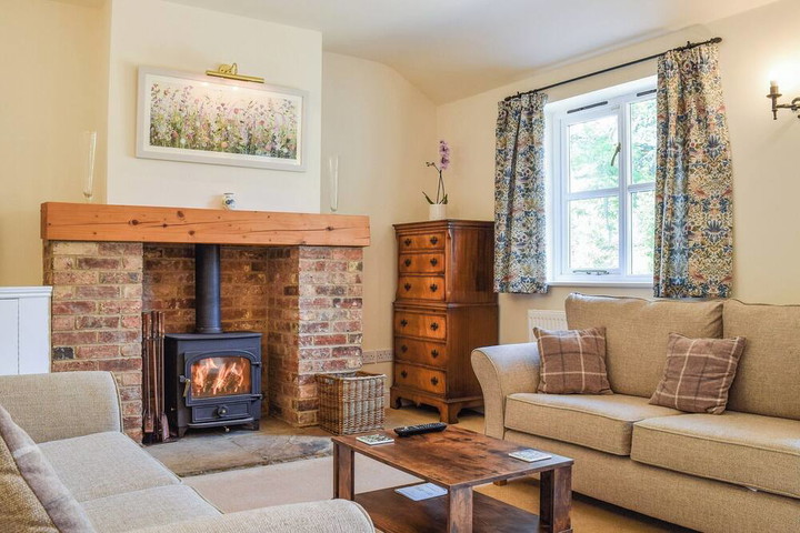 3 Bedroom Accommodation In Padbury, Near Buckingham - Oxfordshire