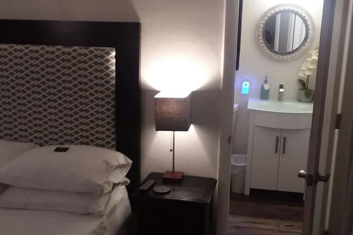 The Place, A Beautiful Private And Quiet, Cozy, Room With Microwave Refrig. - Florida