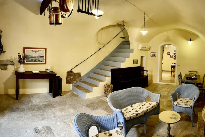 Eat, Sleep, Wander Bosa From A Historic Home In Convenient Location - Bosa
