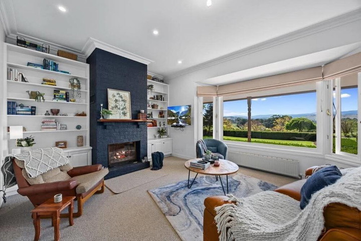 Hubbard Hill Yarra Glen Oasis: 4-bdrm Home With Pool & Stunning Valley Views - Yarra Glen