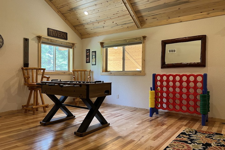 Cutthroat Cabin: Large Cabin With Creek, 5 Min. To Terrace Lakes For Golf - Garden Valley, ID