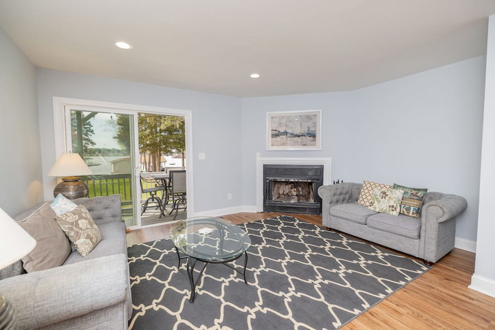 Lake Front With Gorgeous Views & Spacious Backyard + Lots Of Amenities - Lake Gaston