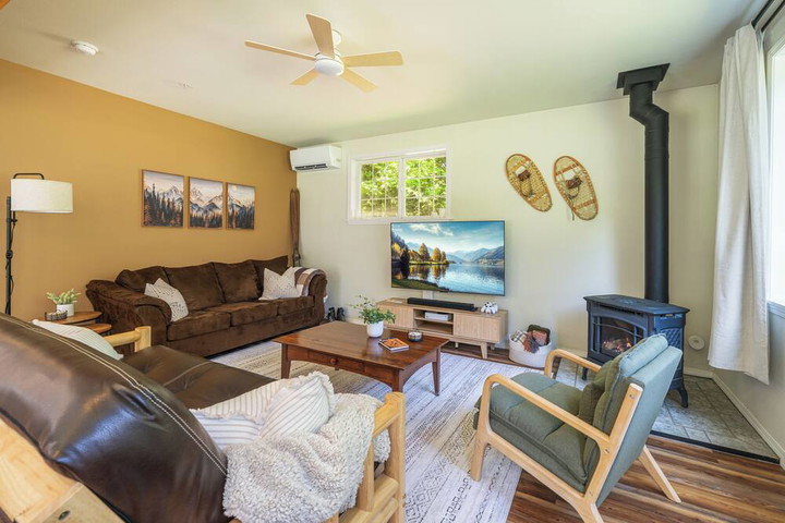 Cozy River Cabin - Sleeps 12 - Hot Tub - Ev - Trails & Stevens Pass Nearby - Gold Bar, WA