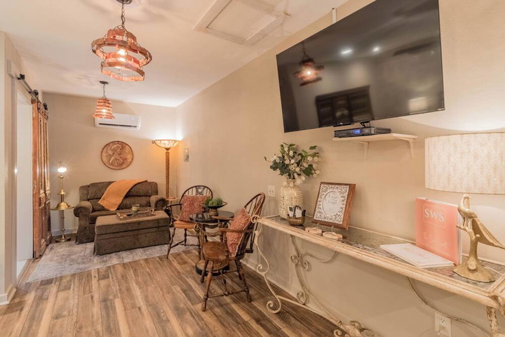 The Bank Vault Casita Stay At Downright Comfort - Comfort, TX