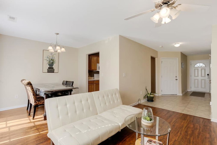 Cheerful Cozy Home In Heart Of Greenville - Easley, SC