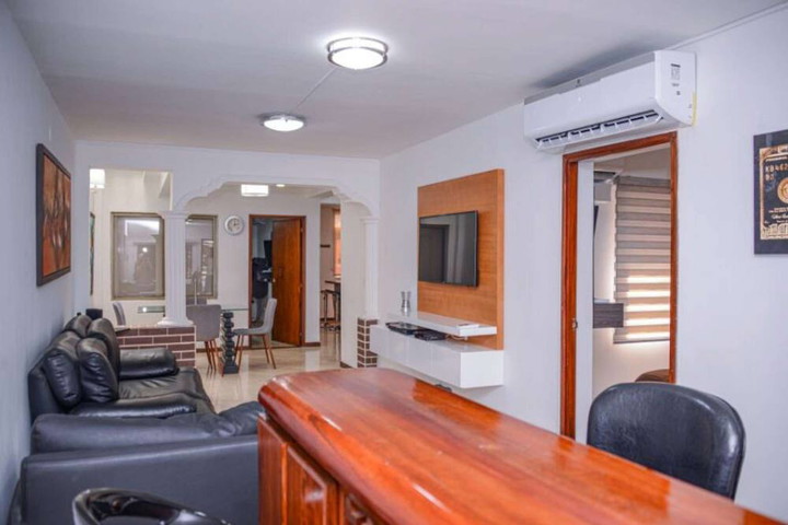 3 Bedroom Ac All King Beds Hot Tub Enclosed Patio Ac  2 Blocks Lleras - Medellín
