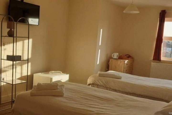 Standard Triple Room - Shared - Manchester