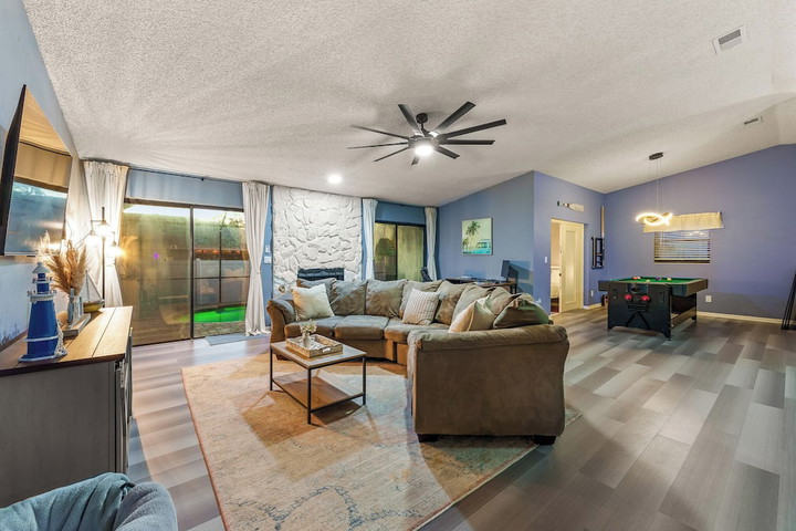 4br Saltwater Pool ~Heat Available~ / Screened Lanai / Pet Friendly - Dunedin, FL