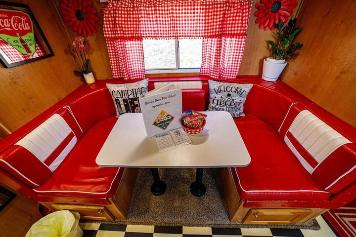 Retro Family Fun For All At Darling Daisy! - サンディエゴ