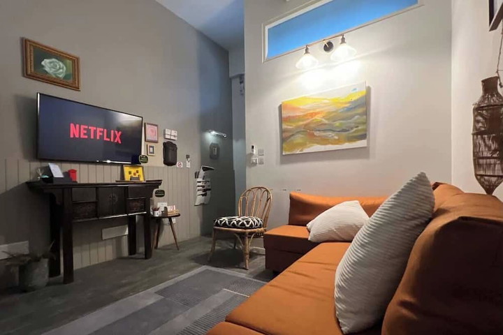 The Post And Barber · Cook In, Hang Out, Sleep Eight - Bangkok