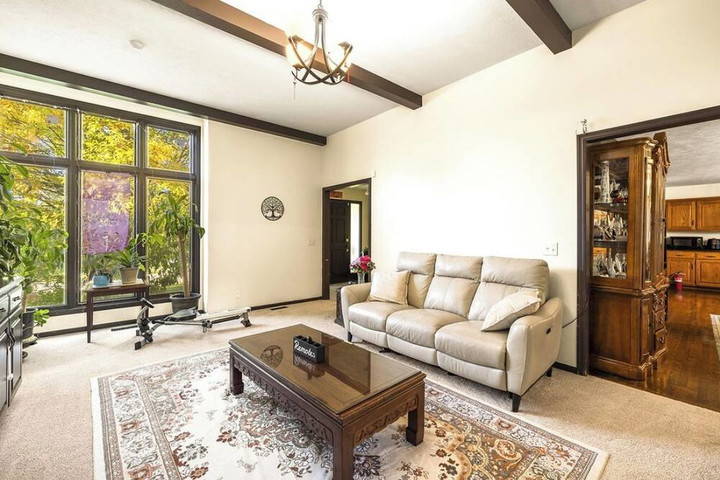 The Little Yellow House - Private 4 Bedroom Apartment With Pool And Jetted Tub - Omaha, NE