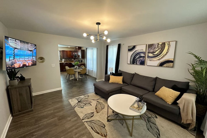 Beautiful Modern House 5 Minutes To Downtown Raleigh - Clayton, NC