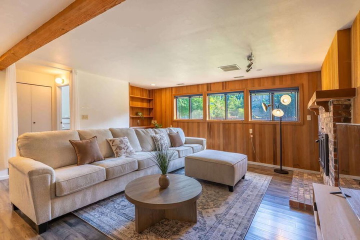 5br Gem, Walk To Microsoft And Near Redmond Dt - Redmond, WA