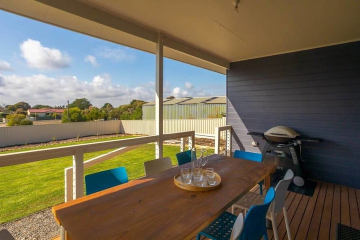 Bryant Blue 10 Bryant Crescent, Goolwa Beach Light-filled Family Beach House | Walk To Goolwa Beach | Sleeps 10 | Pets Negotiable - Goolwa