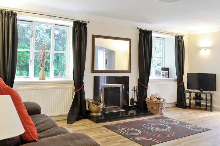 3 Bedroom Accommodation In Arden, Alexandria - Loch Lomond
