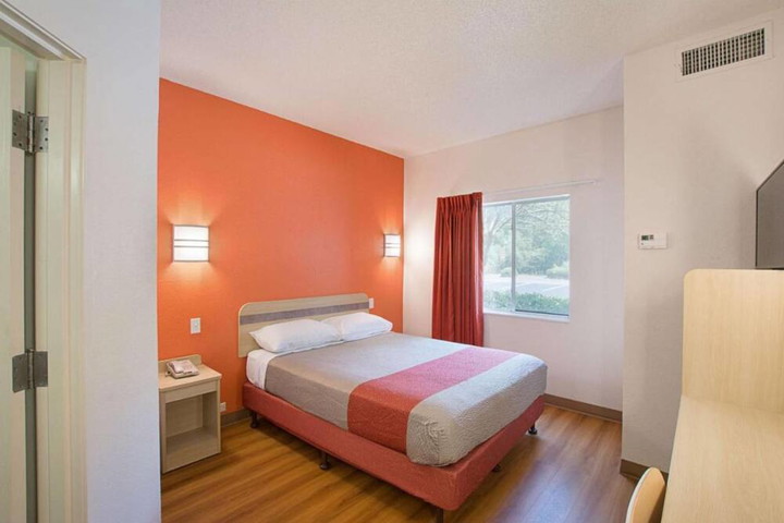 1 Full Bed | Non-smoking - Elgin, SC