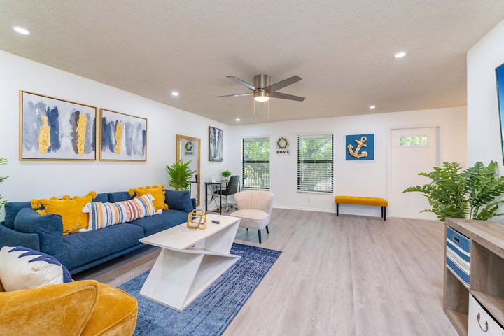 Luxury 2 Bd Apt - Quick Drive To Downtown & The Beach - Margate, FL